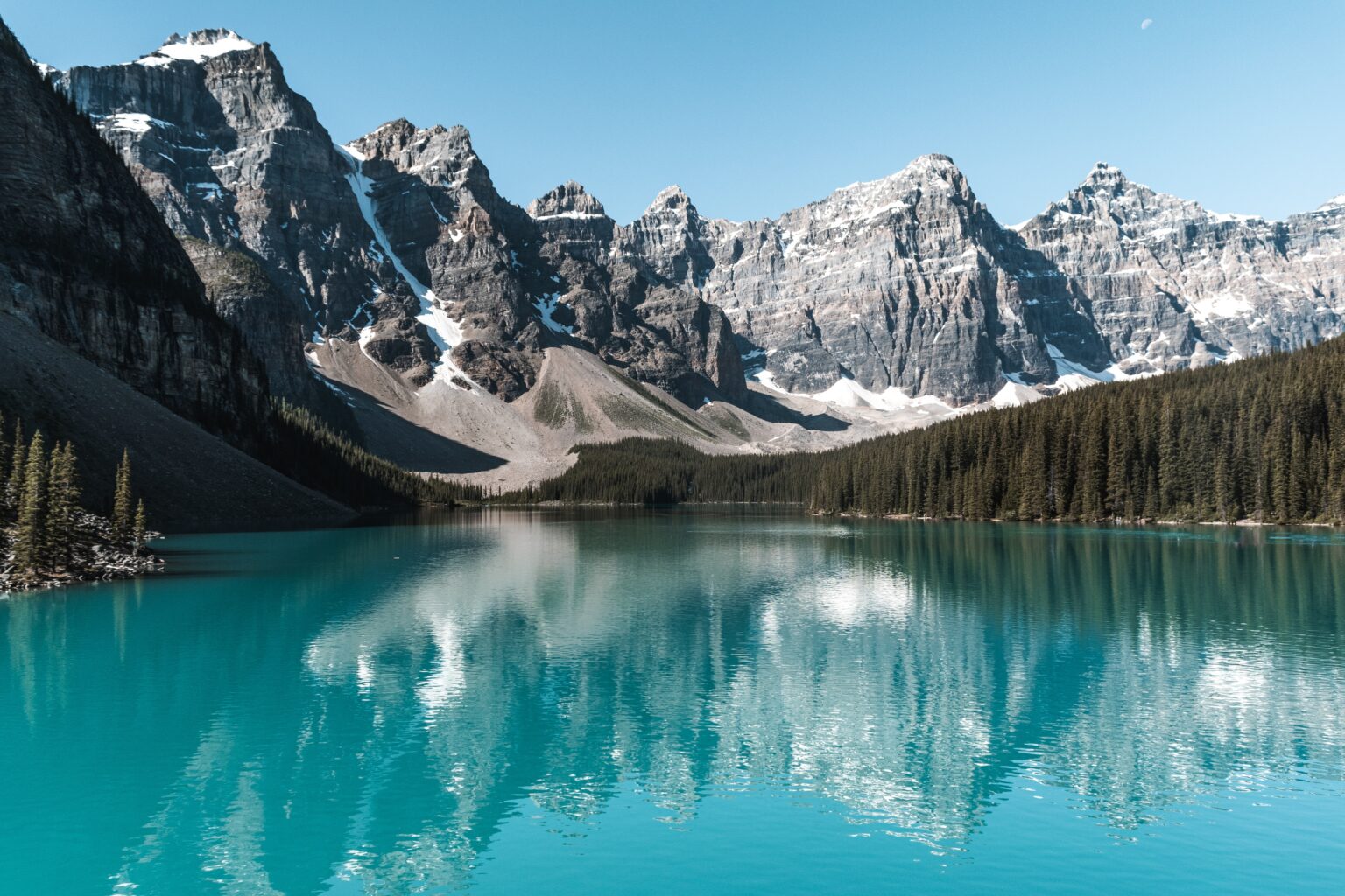 Lago Moraine: Maravilhe-se com a Beleza Deslumbrante nos Rockies ...