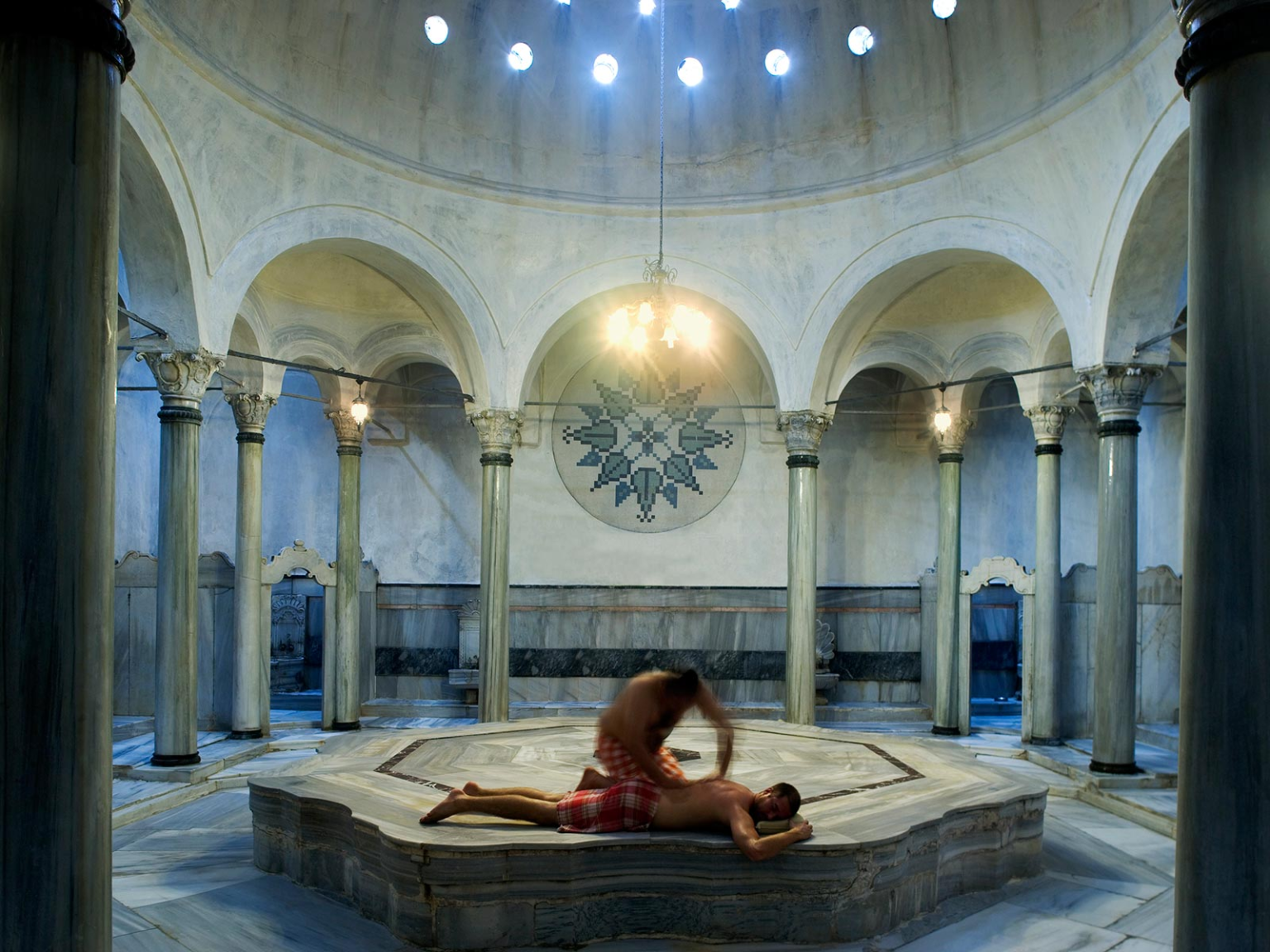 Tomar um banho turco em Istambul: Uma experiência cultural relaxante ...